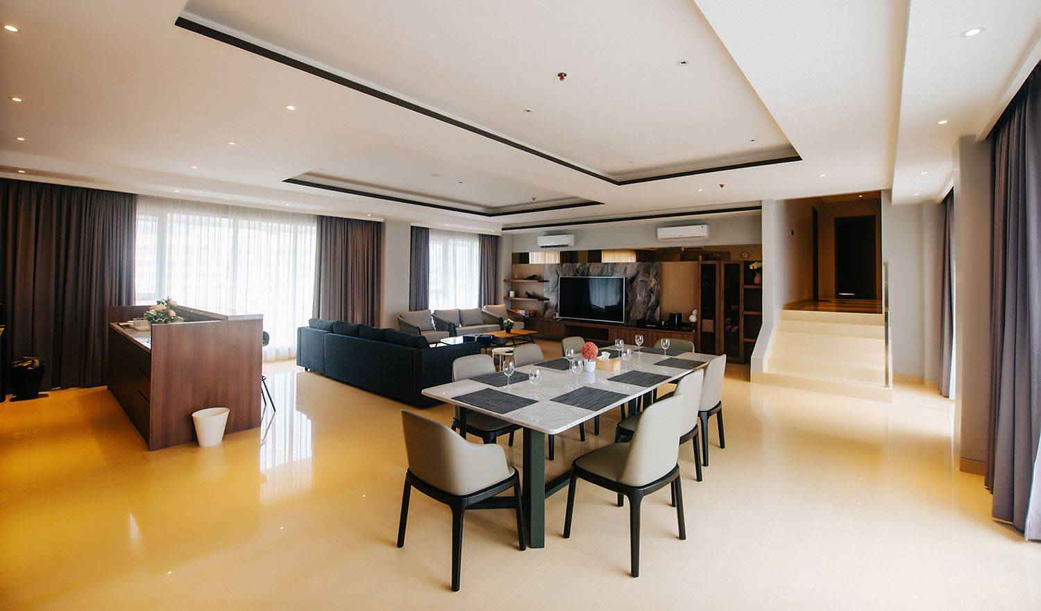 Royal Family Penthouse - Rogers Hotel Manado, Manado | Official Site