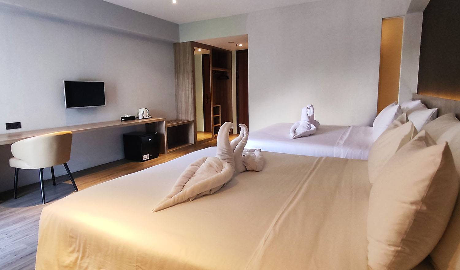 Double King Room - Rogers Hotel Manado, Manado | Official Site